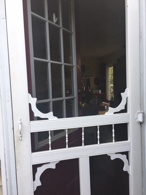 Creekside Cottage: Screen Door