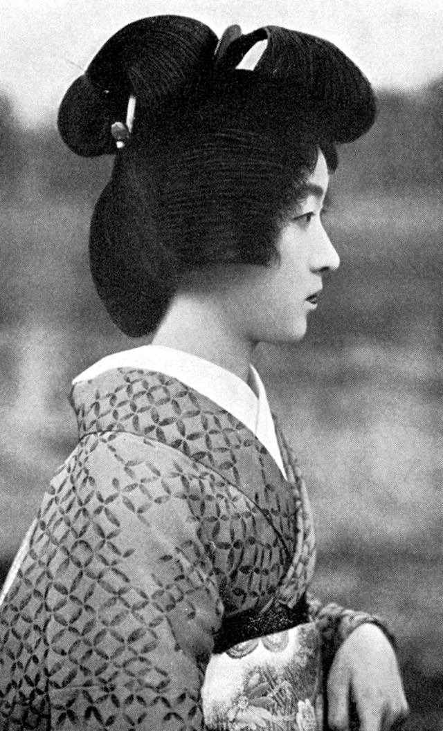 Shimada Hairstyle: The Lovely Traditional Hairdo of Japanese Women ...