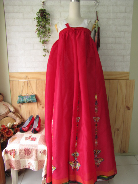 KPOP World in Me: Hanbok and Traditional Games