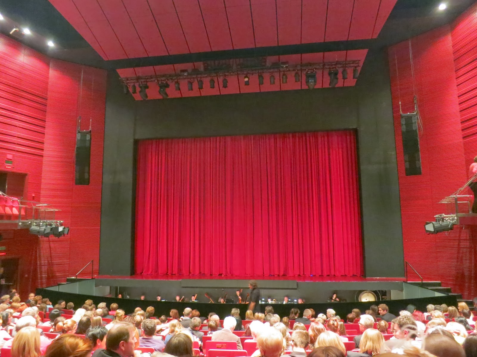 Opera Krakowska contemporary take on Madama Butterfly