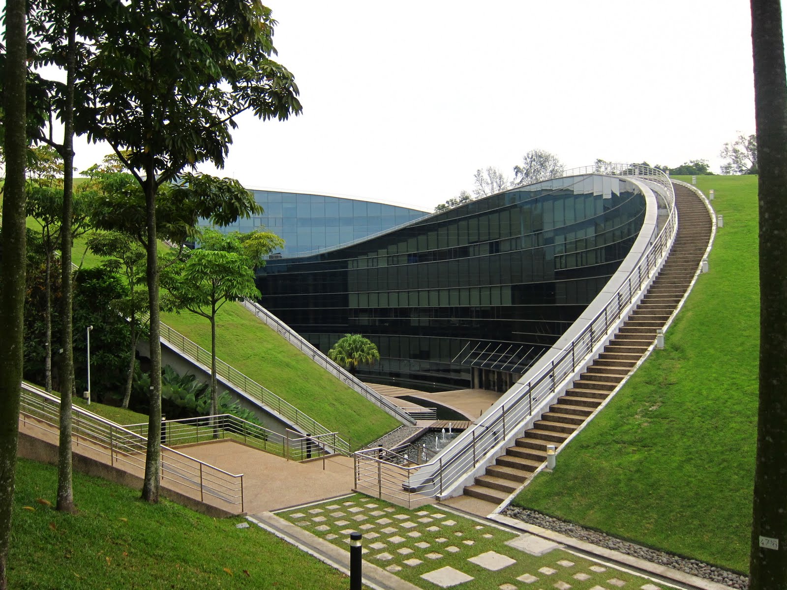 ENTROGRAPHER - 外出贤人: Photography : Green Building - School of ADM, NTU