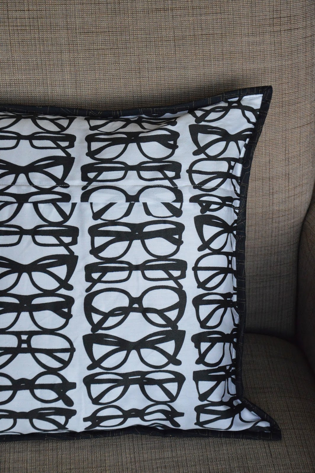 ocd: obsessive crafting disorder: basic binary pillow