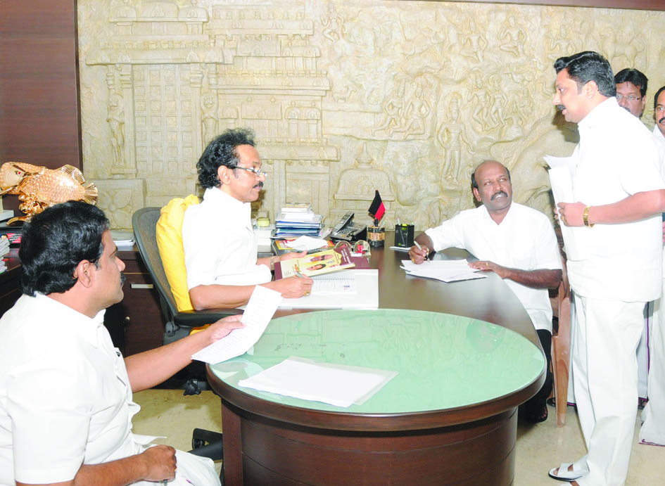 .: DMK Youth Wing: Building From Below And Imparting Ideological ...