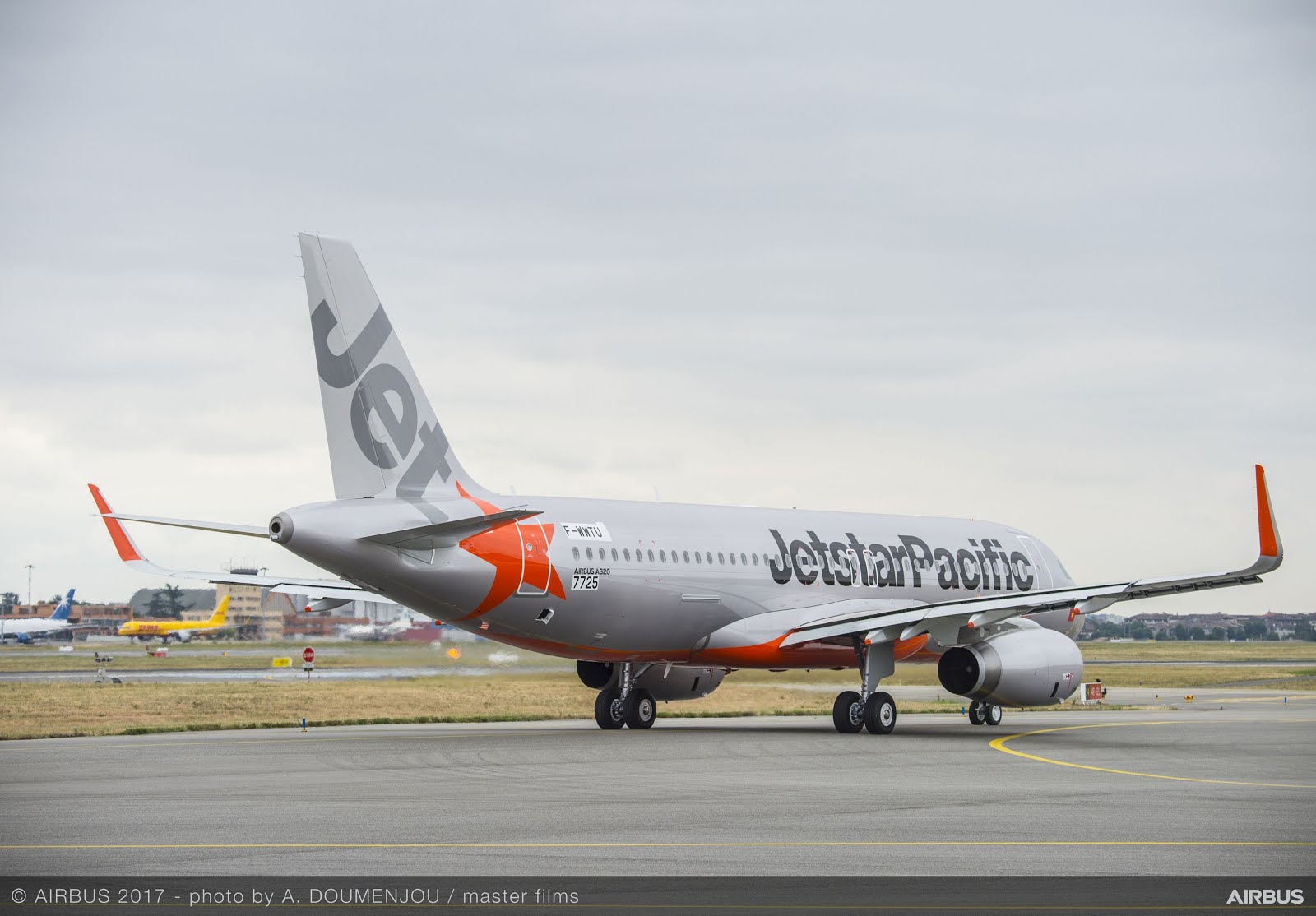Flyingphotos Magazine News: Jetstar Pacific takes delivery of its first ...