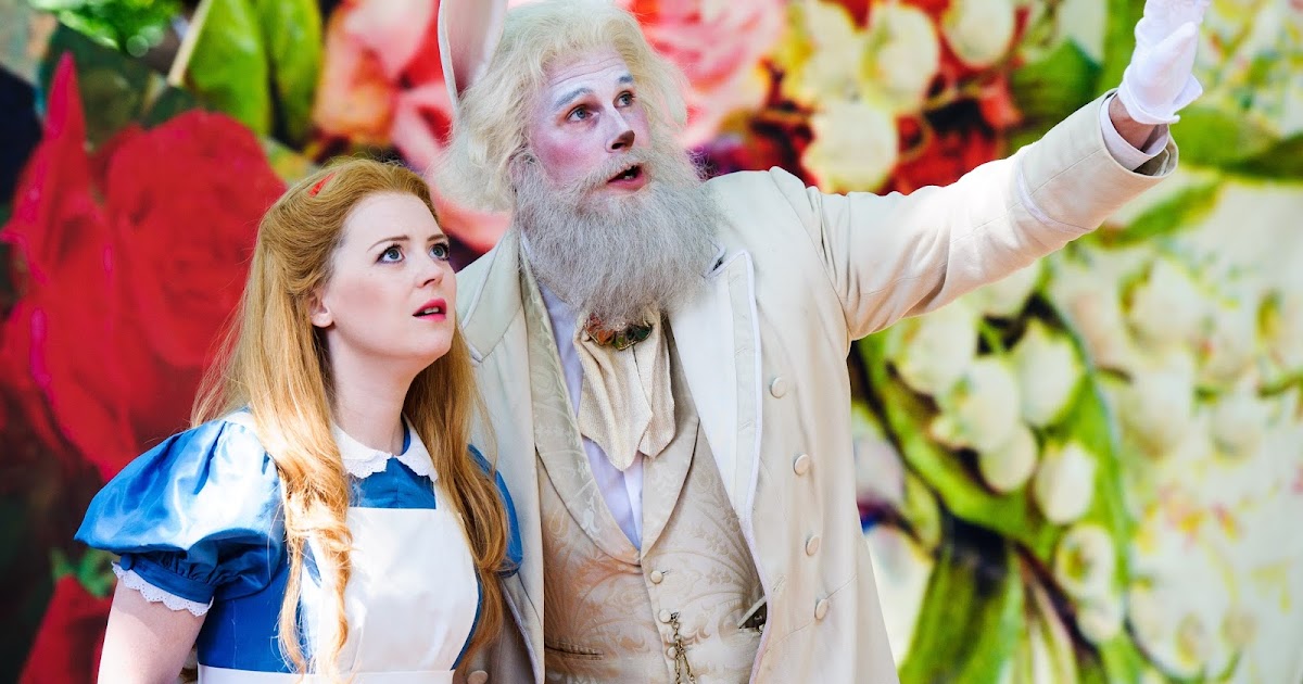 Jonathan Baz Reviews...: Alice's Adventures in Wonderland - Review
