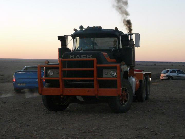 SERIZ: MAD MAX - CAR REPLICAS 6 - LE CAMION MACK