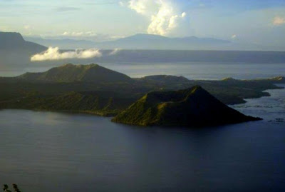 Tagaytay Place: Bulkan Taal