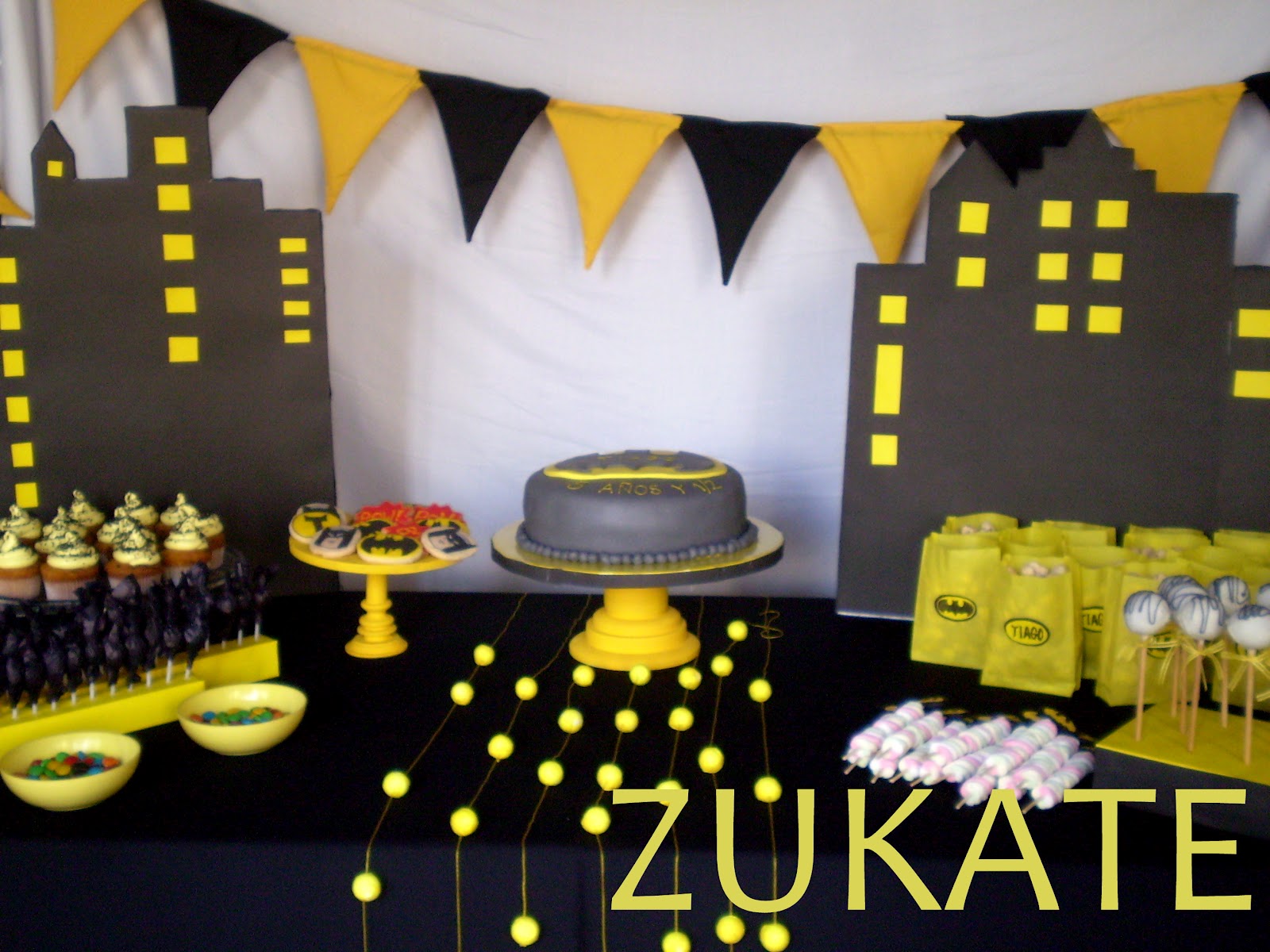 FIESTA BATMAN - Google Search | Batman party, Batman birthday party ...