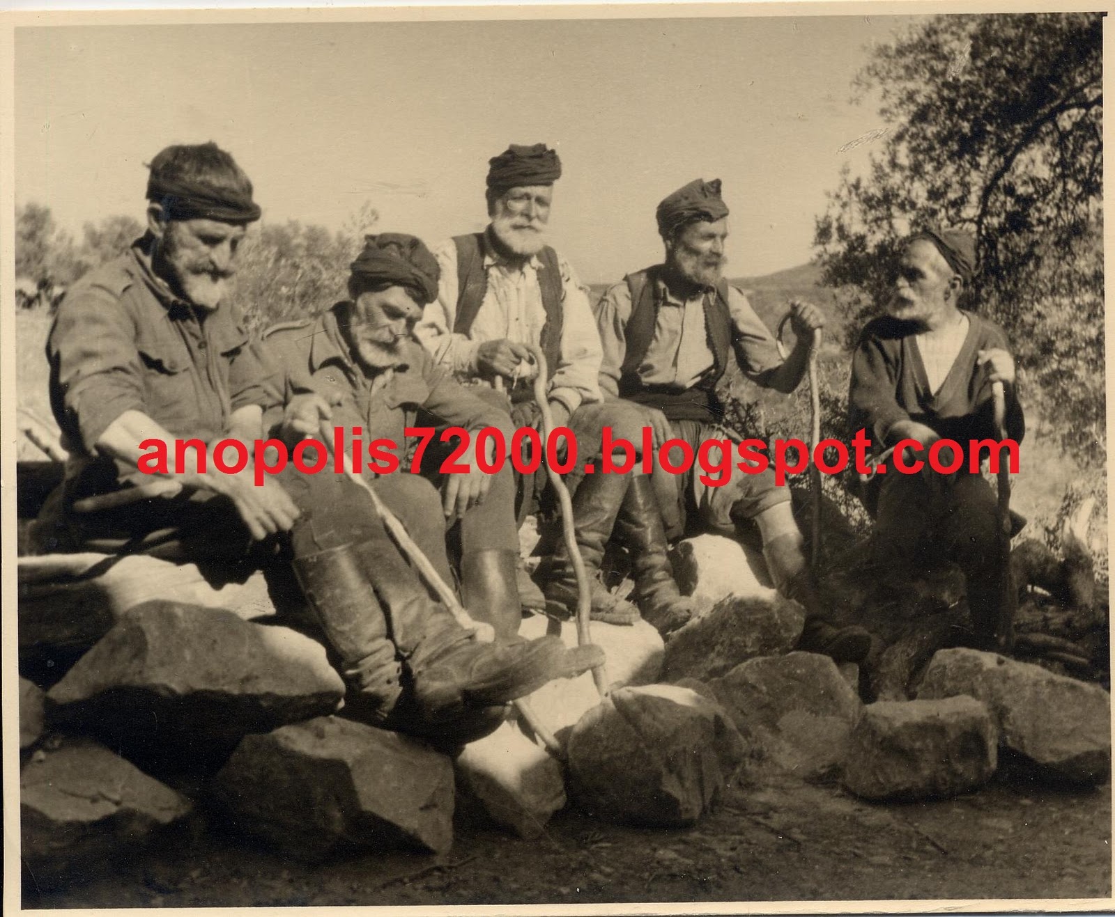 ΑΝΩΠΟΛΙΣ: ΚΡΗΤΙΚΟΙ, ΦΩΤΟΓΡΑΦΙΑ