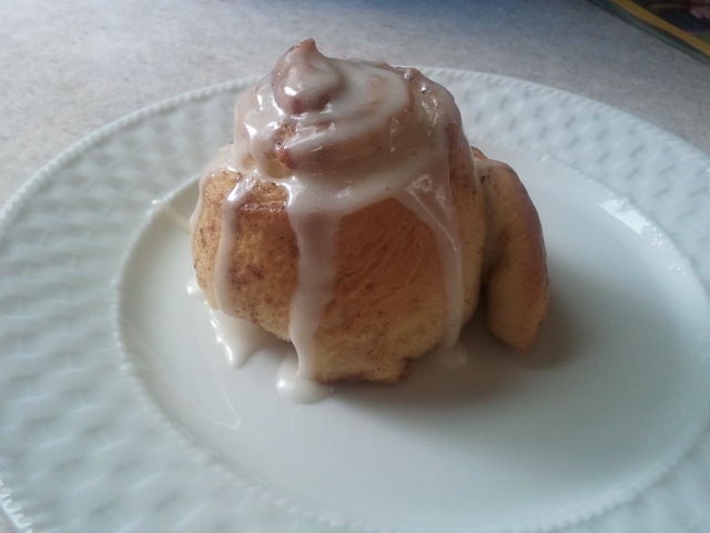 AbruptlyAtHome: Spoiled rotten: A cinnamon roll recipe