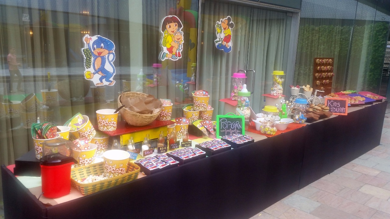 The Extensive Sunday Brunch at The Park Hyderabad | Foodaholix