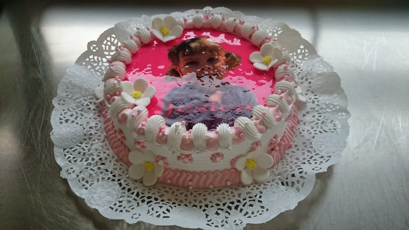 QUIÑONES PASTISSER: PASTELES DE CUMPLEAÑOS, CON RELLENO TIPICO DE ECUADOR