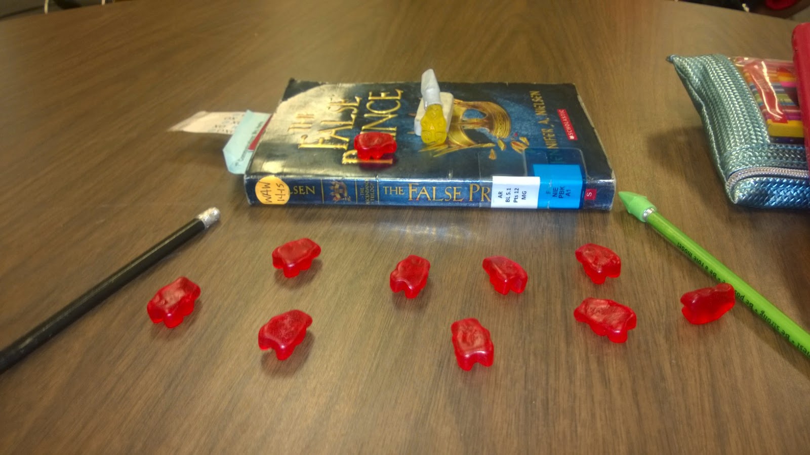 A View of the Web: Gummy Governments