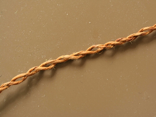 Zelfredzame Buitenmens: Touw maken van brandnetel