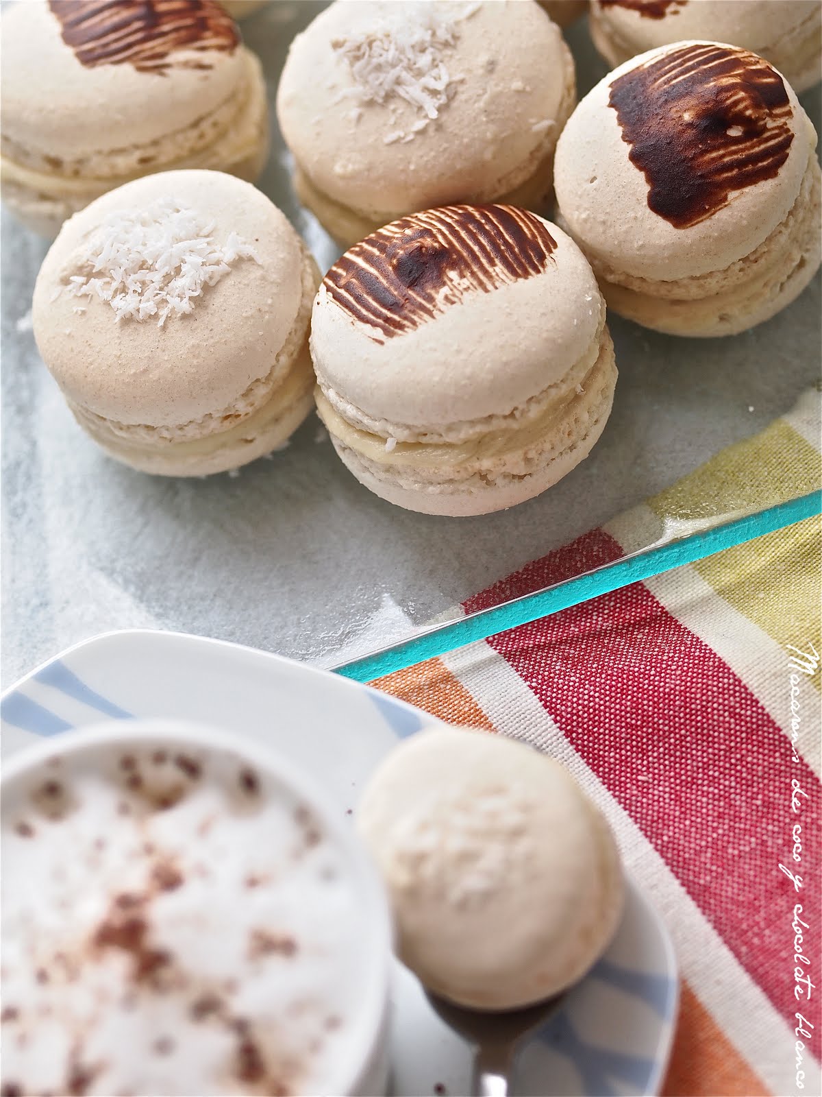 Sucré Brûlée: Macarons de coco y chocolate blanco (primer intento)