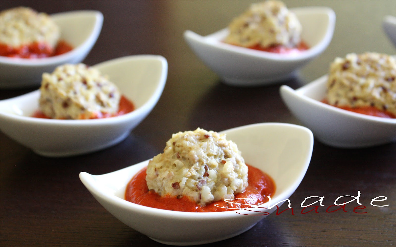 BigShade: polpette di bulgur e quinoa in salsa di peperone