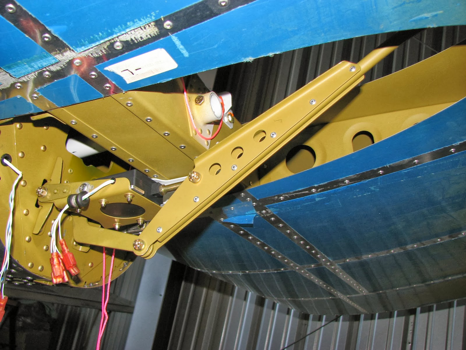 Torsten's RV-12: Vertical Stabilizer Installed