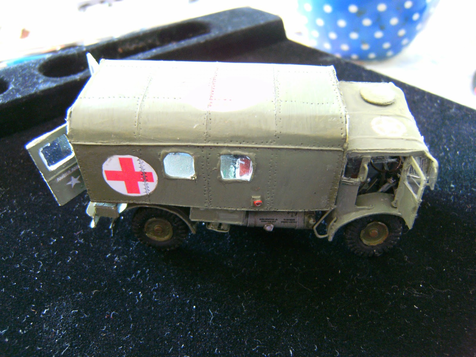 Happyscale-Modellbau: AEC Matador Ambulance - papermodel 1/72