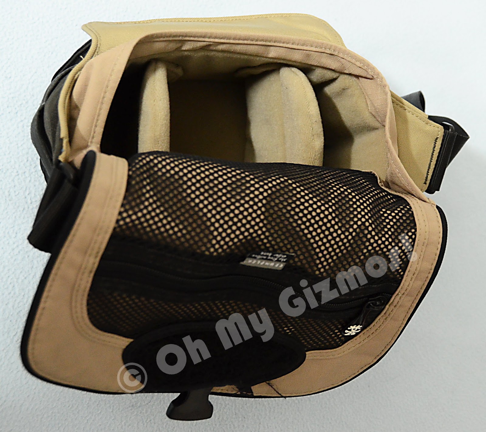 Oh My Gizmos!: Crumpler FiveMillionDollarHome DSLR Sling Bag