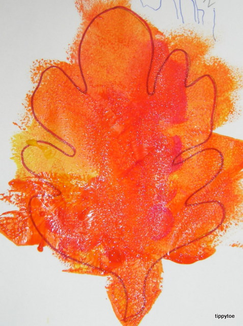 Tippytoe Crafts: Sponge-Painted Leaves