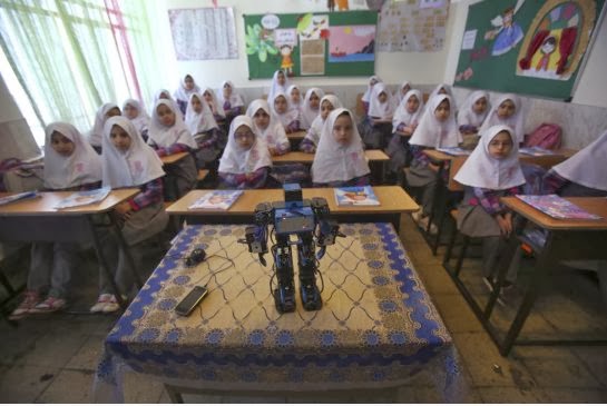 Robot Teaches Prayer to Muslims ~ World of Islam