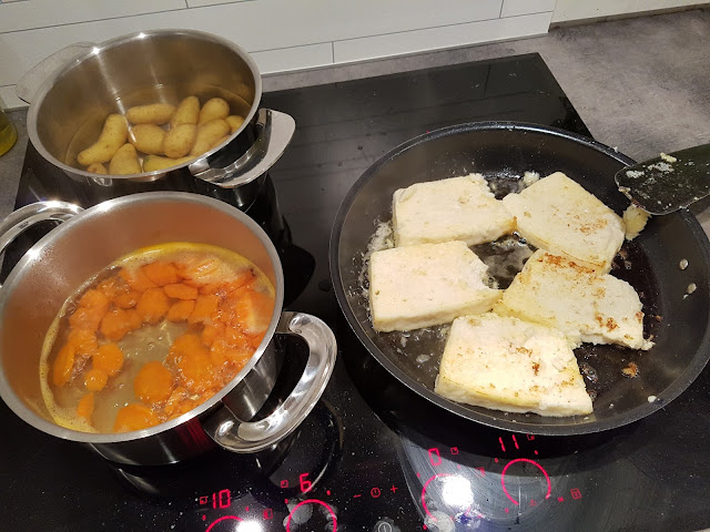 Edels Mat : Stekt hjemmelaget fiskepudding med gulrotstuing og bacon