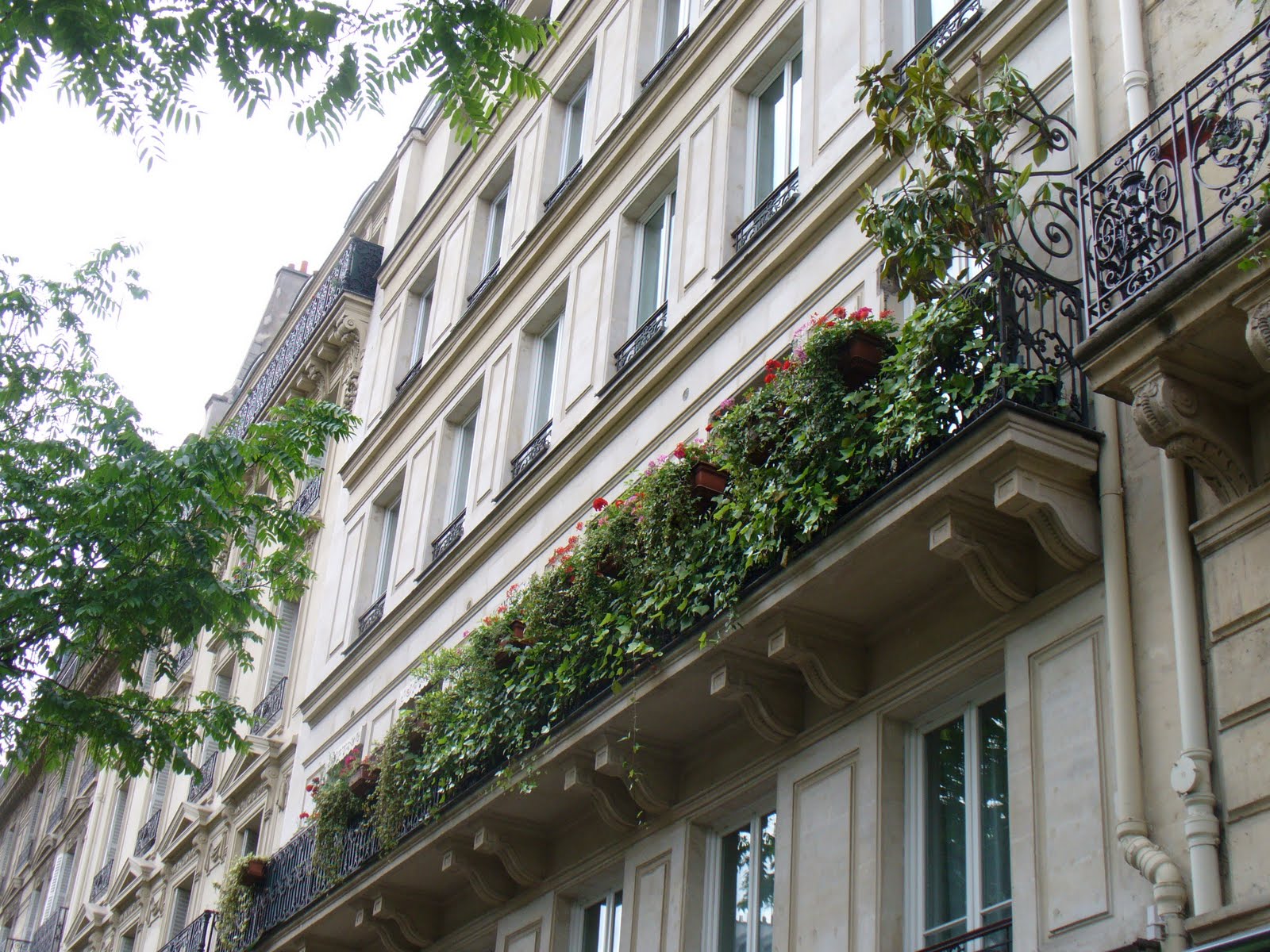 Les balcons de Paris: Balcons en étages bas