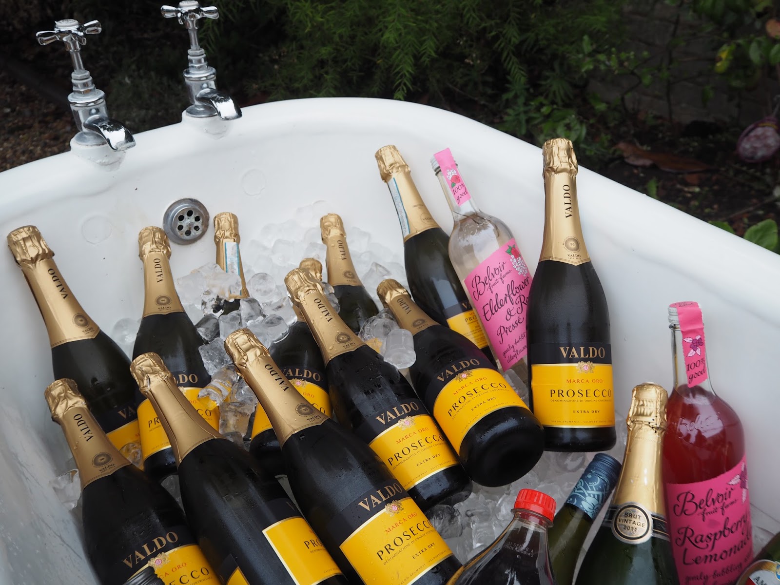 Our Housewarming Party {Pizzas, prosecco, fire pits and a rolltop bath ...