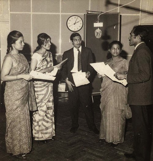 ගුවන් විදුලි හඬ නළුවකු ලෙසින් රගපෑමට මෙන්න ඔබටත් මහගු අවස්ථාවක්. ~ S.L ...