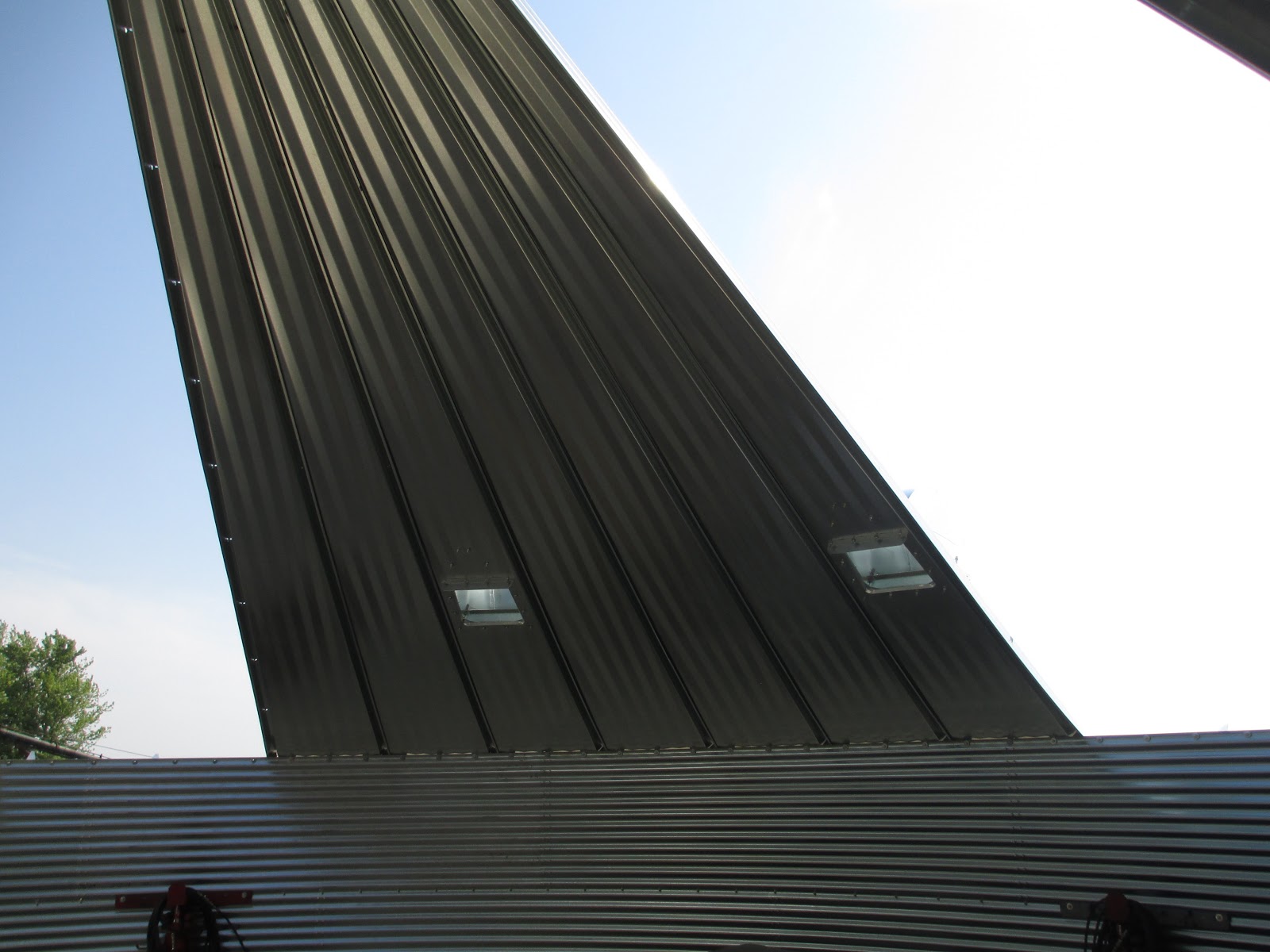 HoelscherFarms: Grain Bin Roof