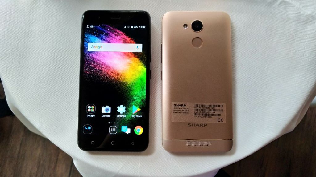 SHARP R1, Menawarkan Layar ala Aquos !! - GAYAFONE