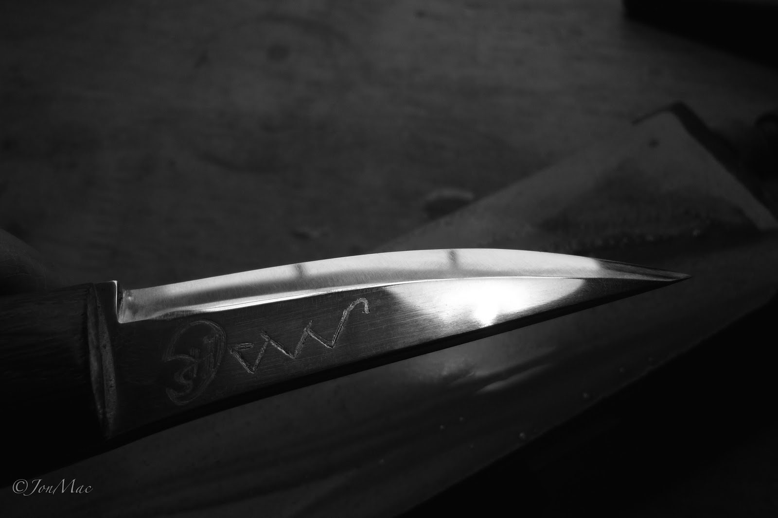 Jon Mac.Spoon Carving First Steps: Sharp spoon carving knife.