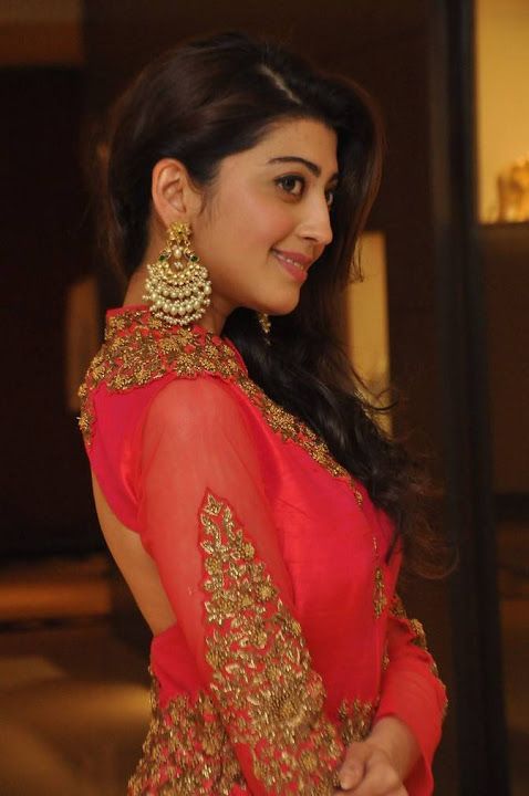 Pranitha Subhash at Love For Handloom Fashion Event Photos - South ...