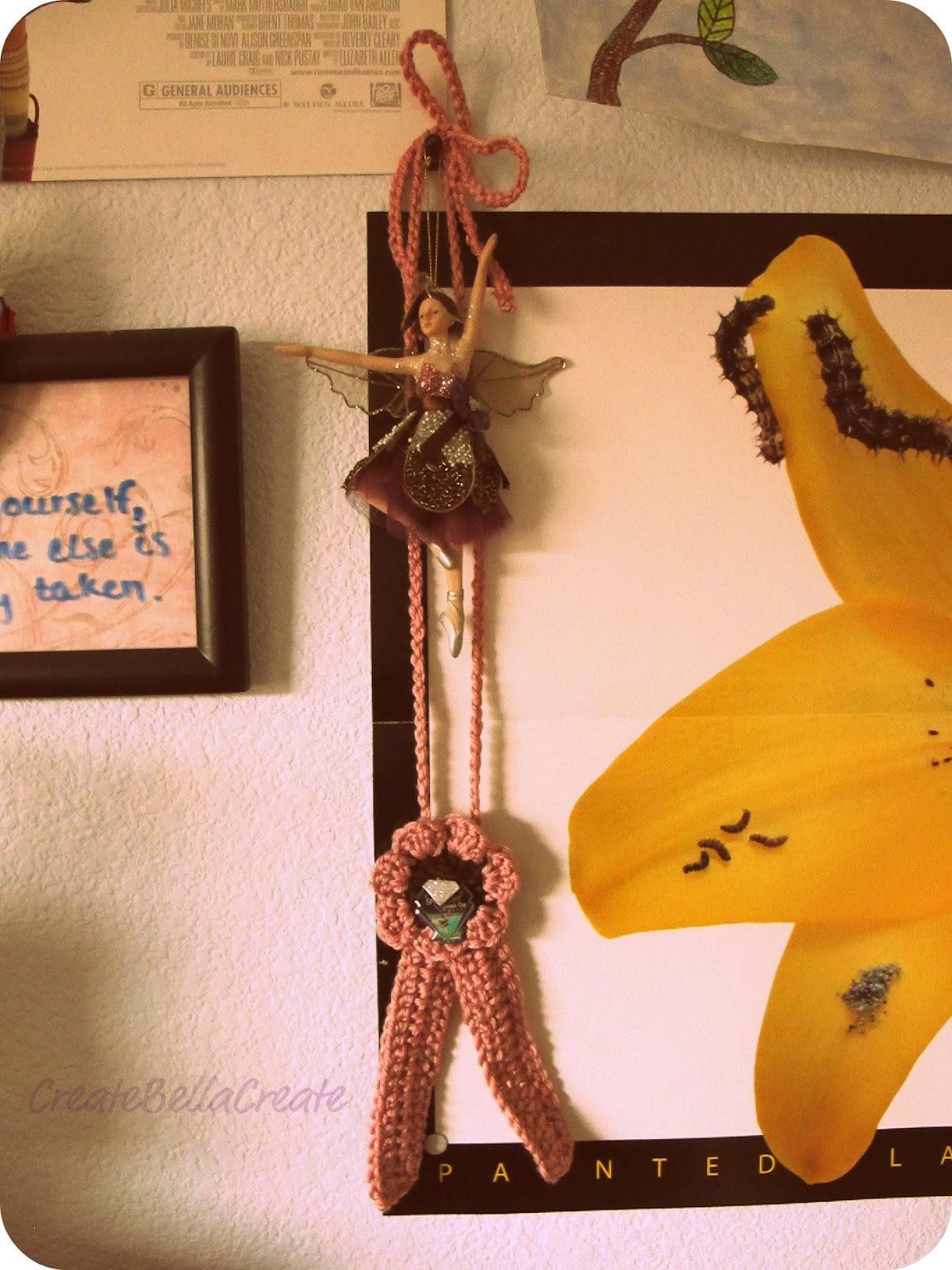 createbellacreate: Tutorial: Crochet an Award Ribbon