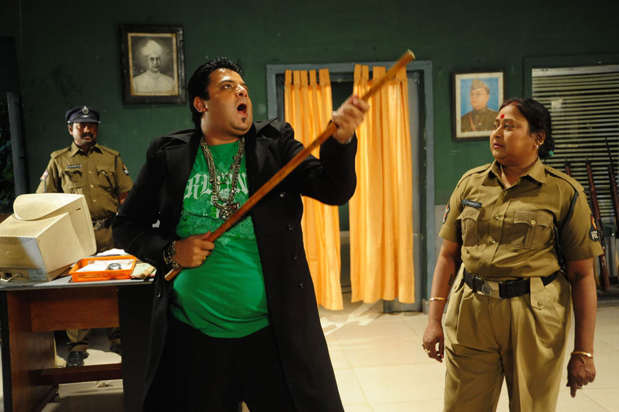 Alajarigindi Oka Roju Movie Stills Photos