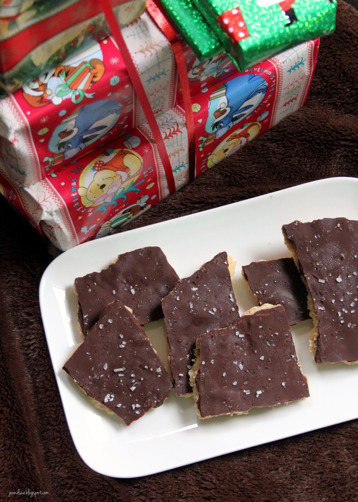 Jo and Sue: Christmas Crackle