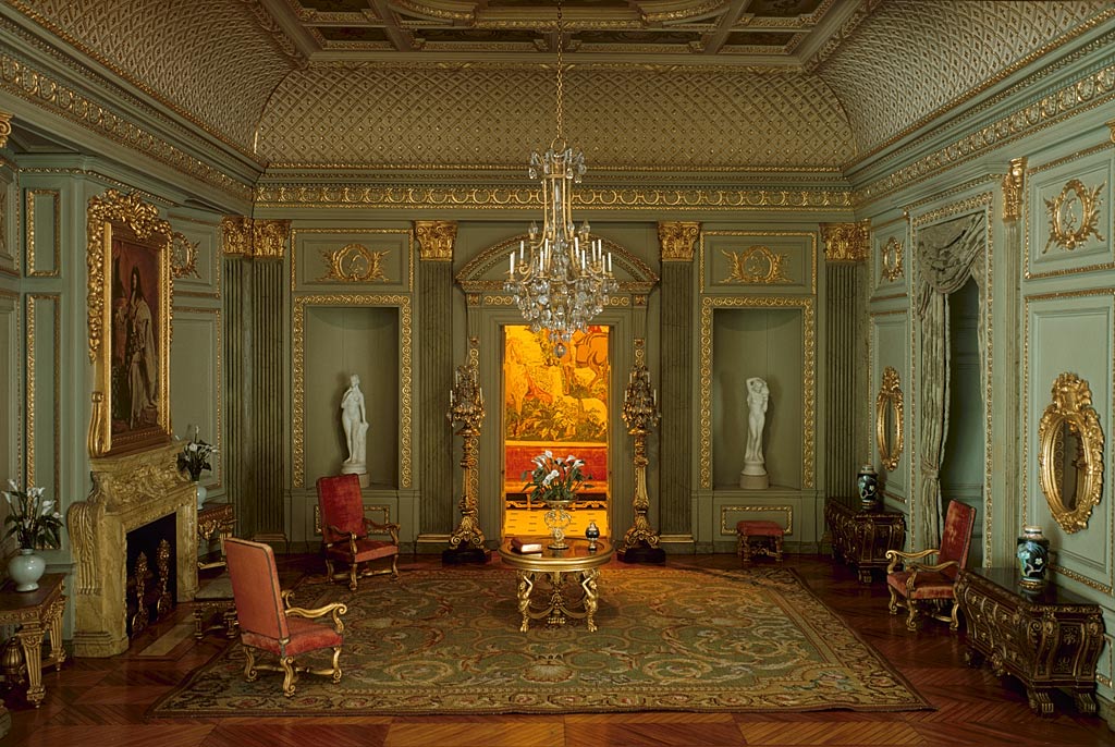 Dolls' Houses and Miniatures: The Thorne Room Collection