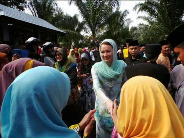 Maharum Bugis Syah (MBS): Tuanku Nazrin Dan Tuanku Zara Menziarahi ...