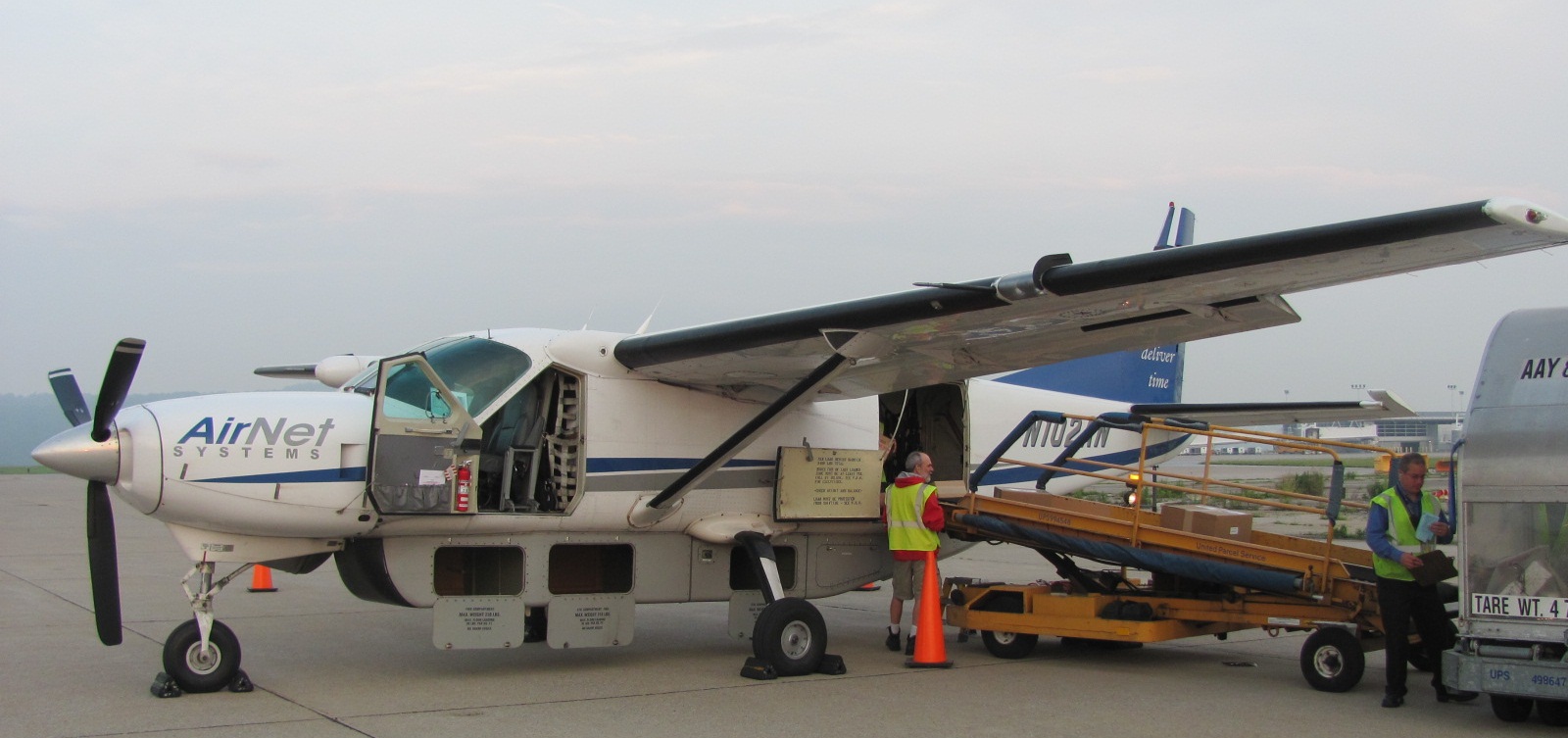 fly HIA Blog: The Aircraft of MDT: Cessna 208