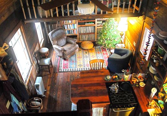 The Flying Tortoise: Little Cottage With Rustic Charm...