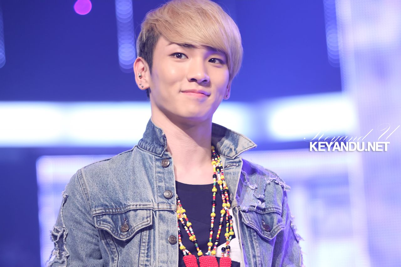 SuPer StaRs: Key in 'Champion Show' 120327