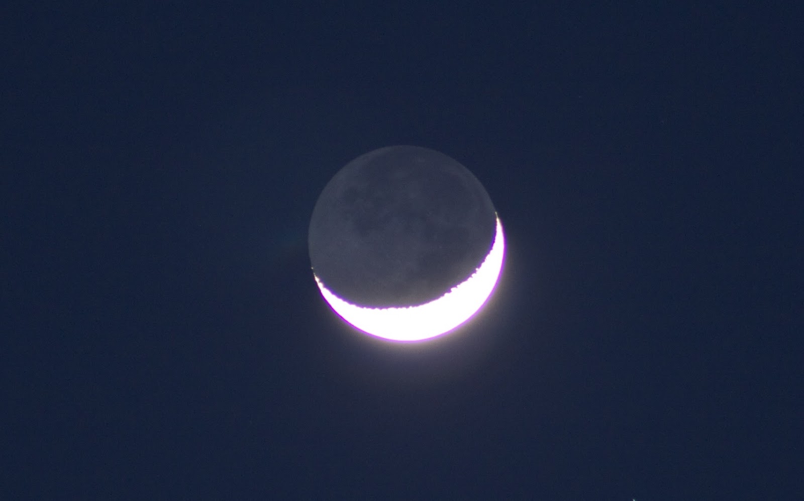 Earthshine on the crescent moon [Stellar Neophyte Astronomy Blog]