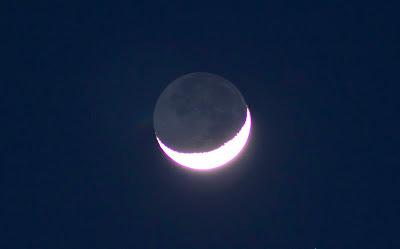 Earthshine on the crescent moon [Stellar Neophyte Astronomy Blog]
