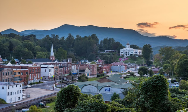 Visit Ebbing, Missouri from Three Billboards - #IHeartHollywood
