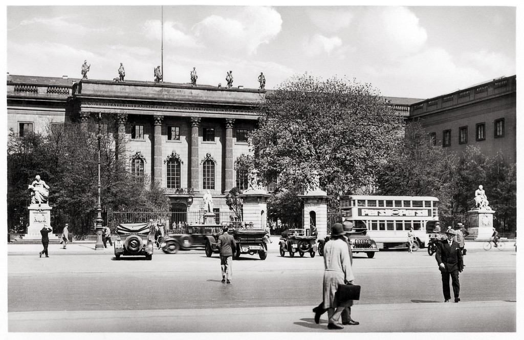 Amazing Photos Capture Street Scenes of Berlin in the 1930s ~ Vintage ...