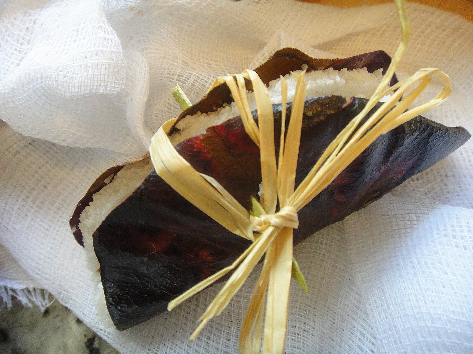 come-se: Tapioca molhada na folha de bananeira. Quinta sem trigo 27