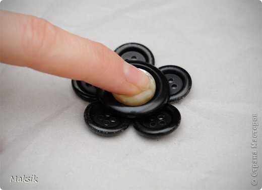 Técnica fácil para decorar cajas con botones y plantillas ~ lodijoella