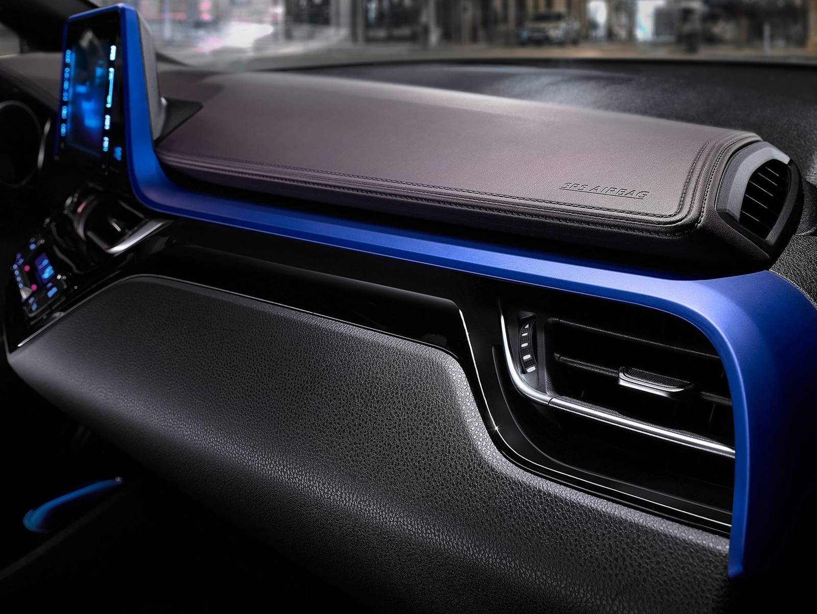 Toyota C-HR: fotos e detalhes do novo SUV compacto