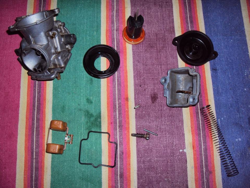 Twisted Throttle Bikes: Mikuni BS26 Carburetor Disassembled