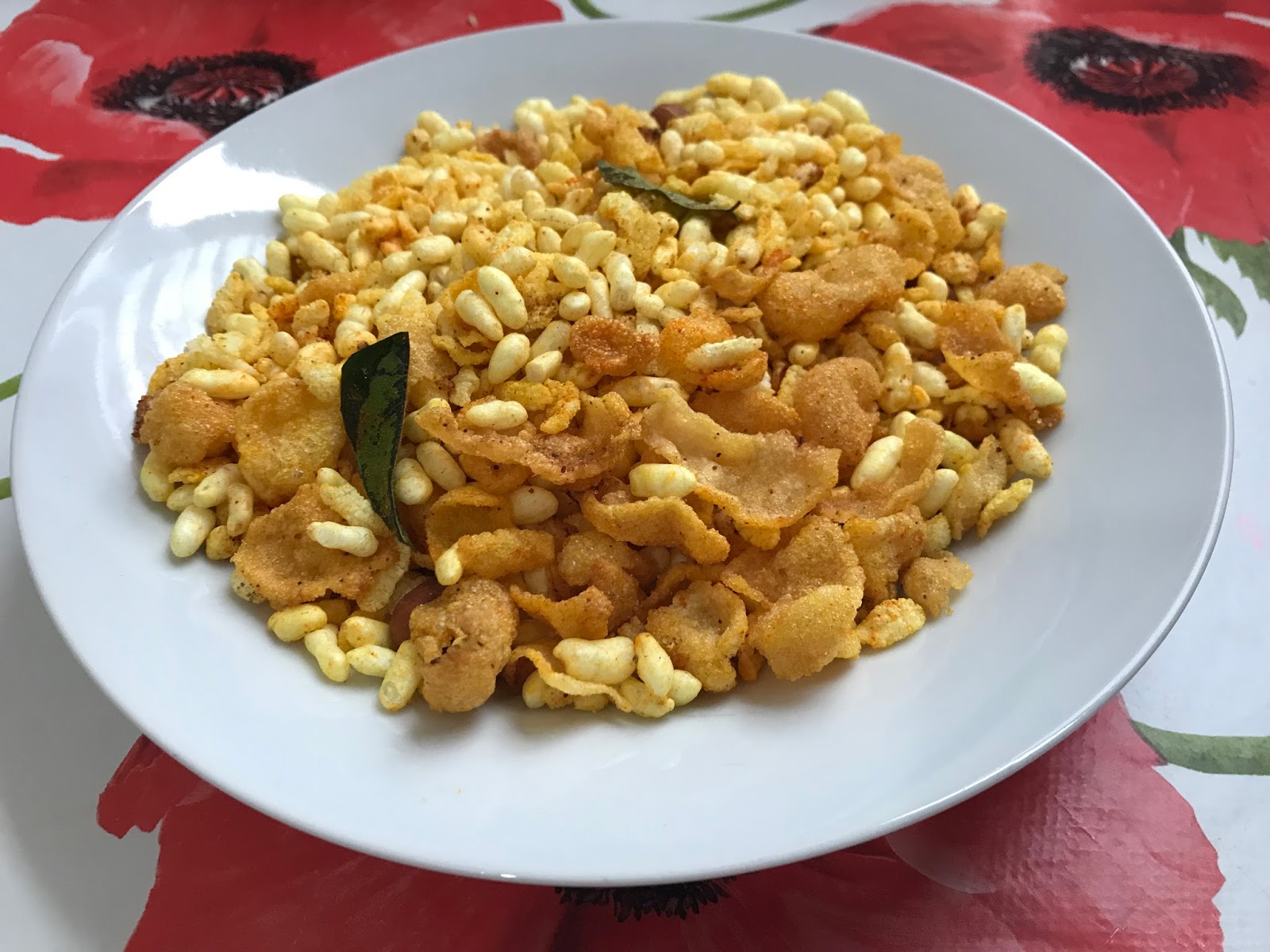 Dipa's Kitchen: How to make Mix Chevda / Makai/ Poha / Murmura / चिवडा ...